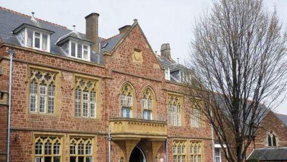 Farmers’ stalls on Old Hospital forecourt | wsfp.co.uk