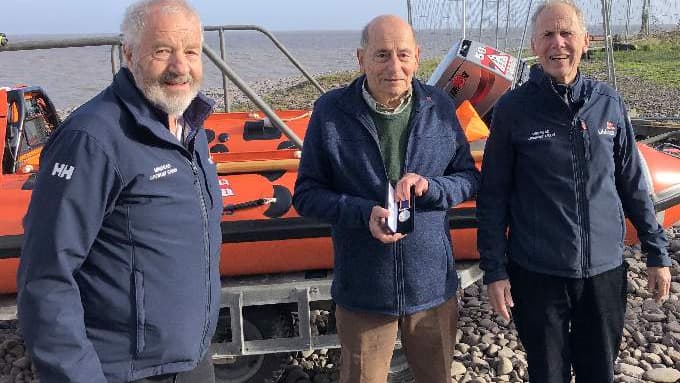 Surprise for lifeboat hero Ken | wsfp.co.uk
