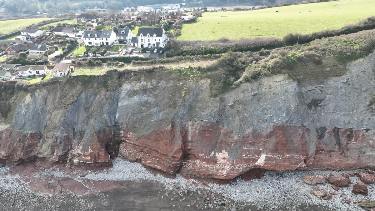 Geologist explains the real reasons why the cliff is collapsing near ...