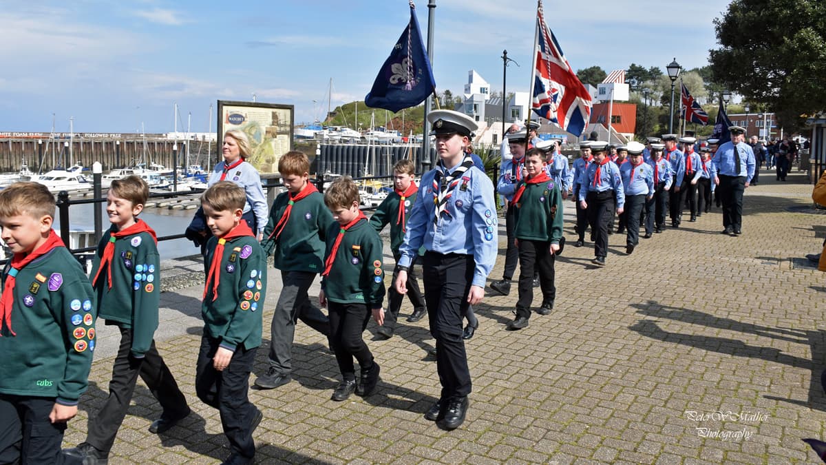 Watchet Scouts on parade for St George's Day | wsfp.co.uk