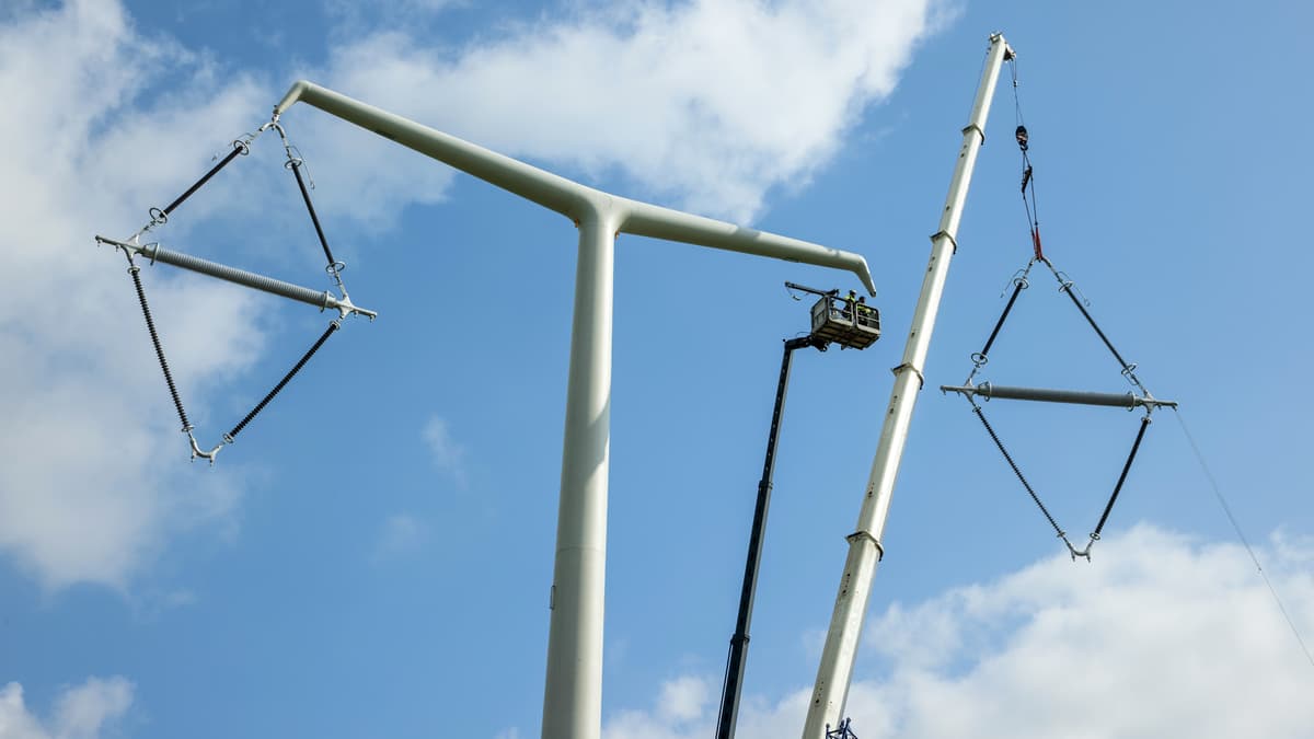 World-first as new T-pylon power line for Hinkley Point C is completed ...