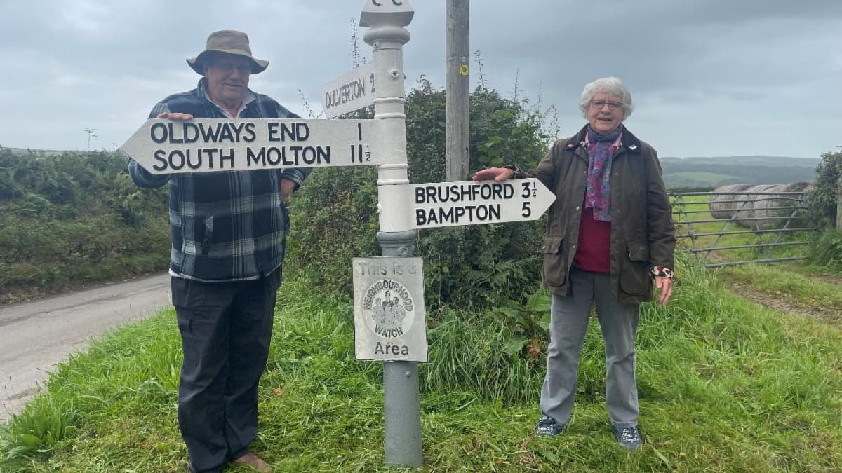 Volunteers restore damaged iconic road signs in Exmoor National Park ...