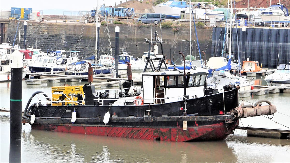 Town's anger as Watchet Marina dredger does a 'moonlight flit' | wsfp.co.uk