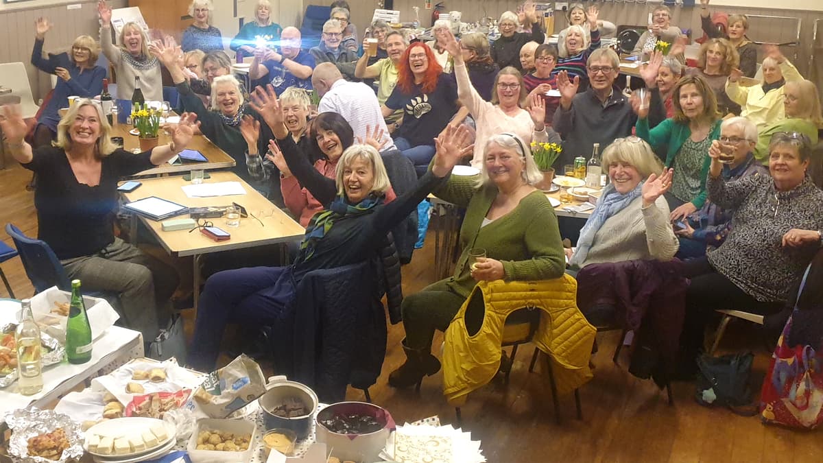 Minehead street choir sing for their supper | wsfp.co.uk