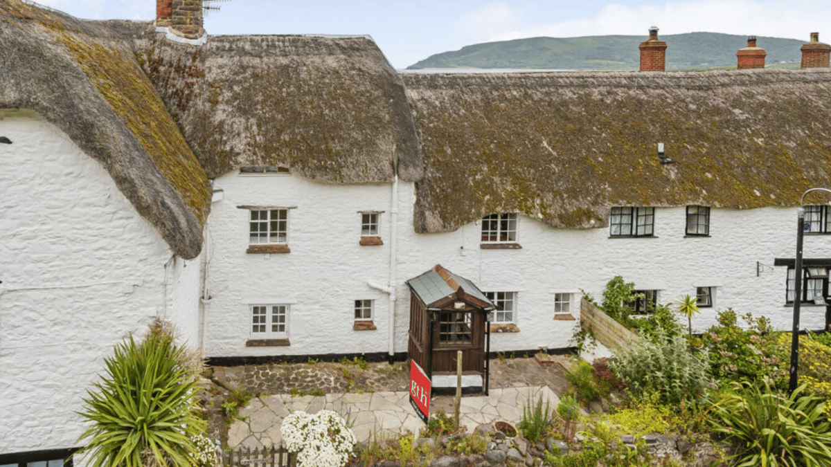 Grade II listed cottage comes to market after 337 years: take a peak ...