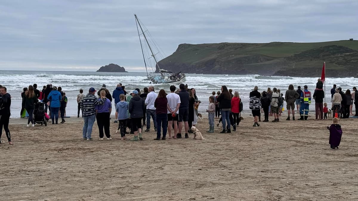 Crowds watch as Coastguards and lifeboats rescue beached West Somerset ...