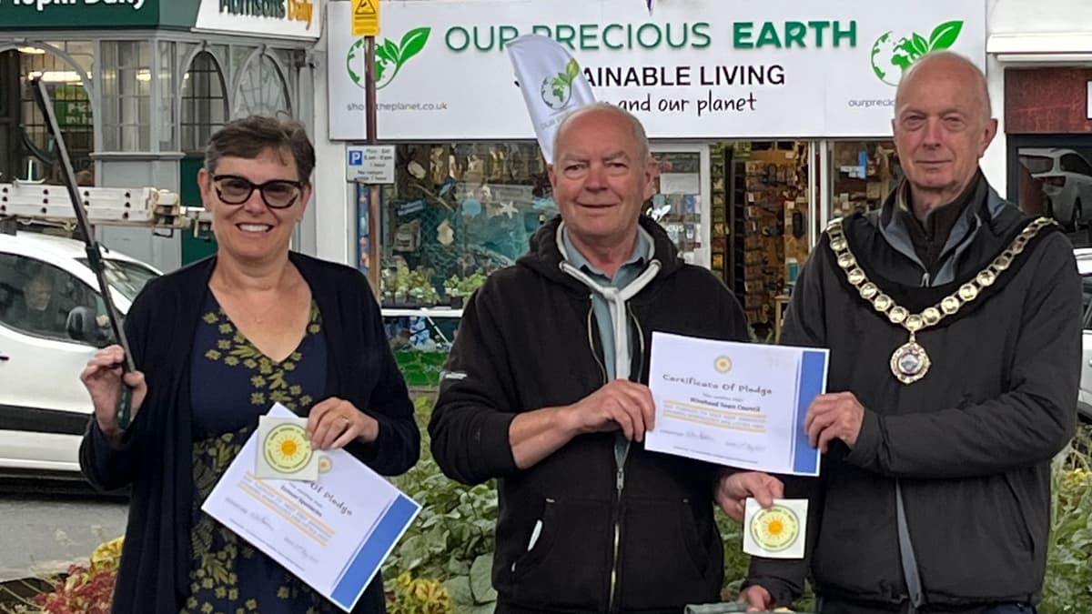 Eco-friendly Minehead shopkeeper Keith Hunt on a mission to tidy the ...