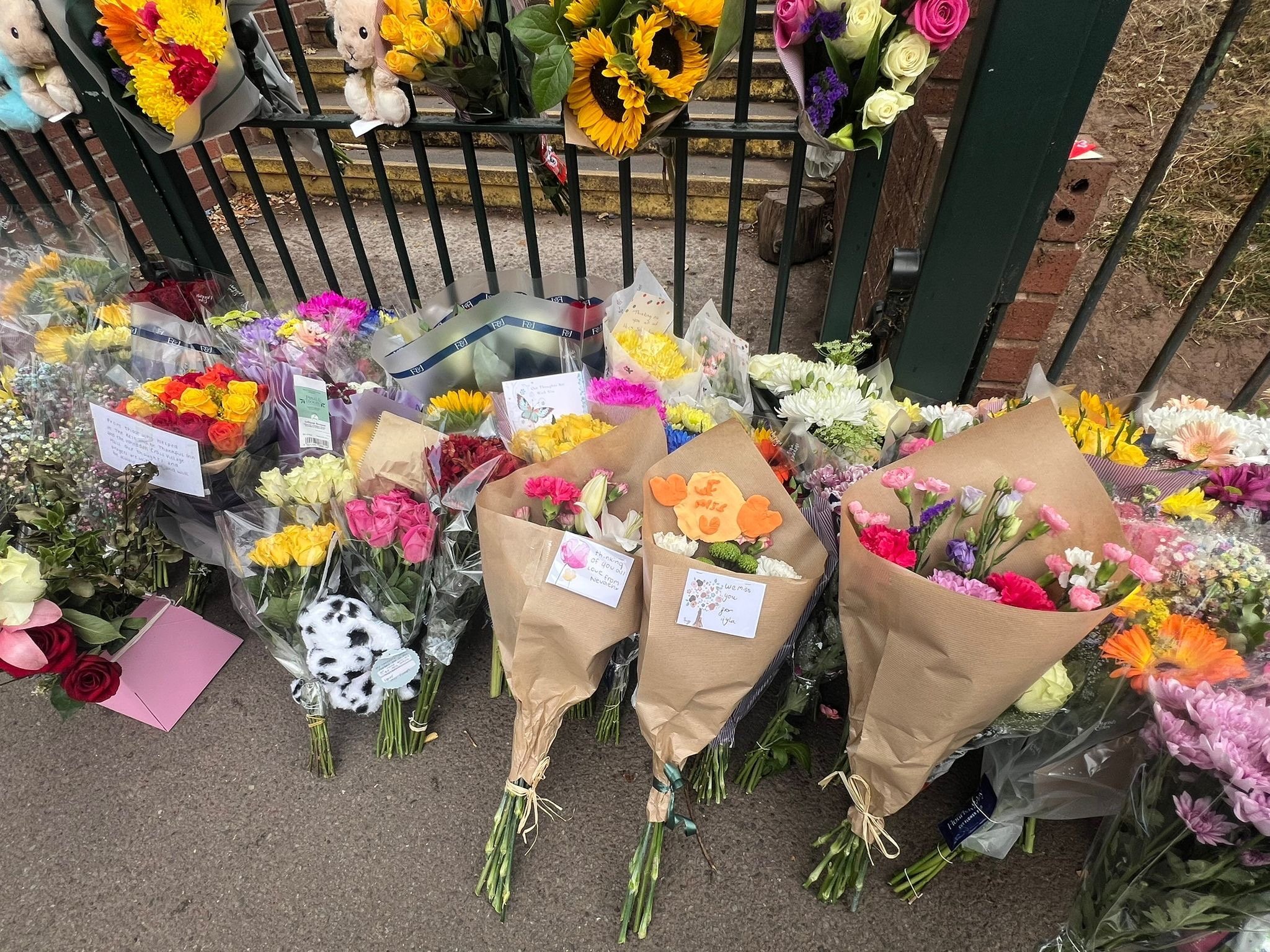 Floral tributes and tens of thousands £s raised as Minehead grieves ...