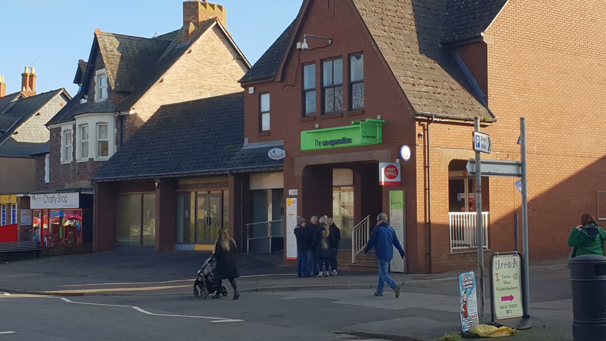 Minehead Post Office will shut on Tuesday after postmaster resignation ...