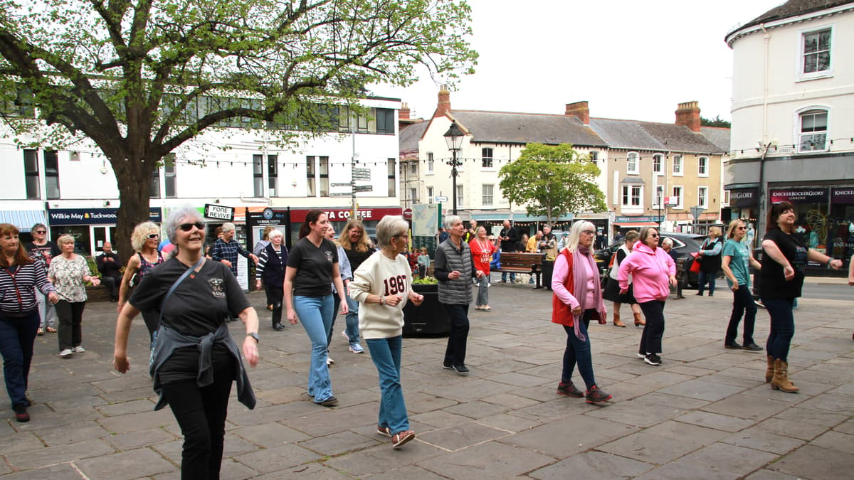Minehead sees flashmob of line dancers for internationally co-ordinated ...